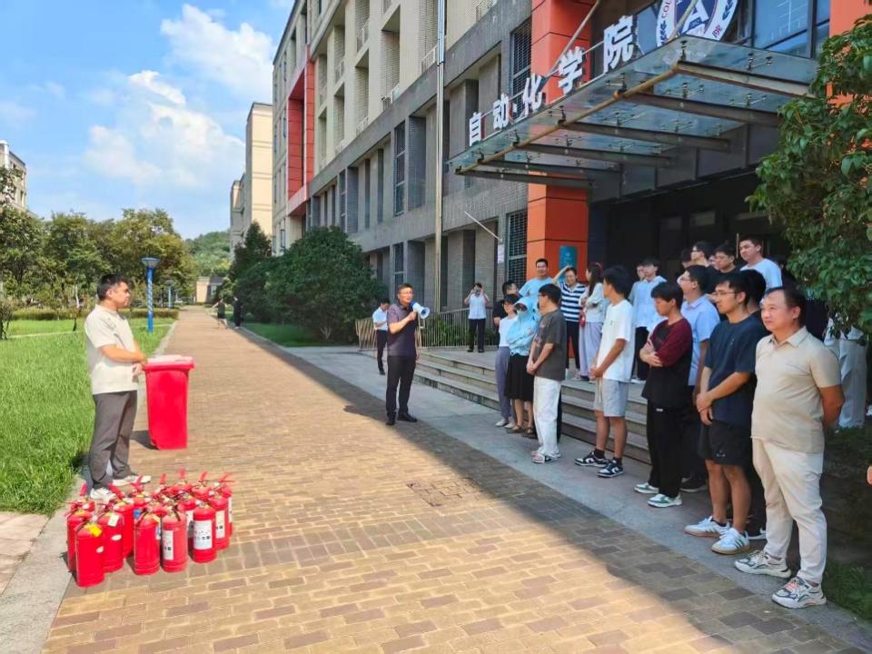 劳动教育 | 自动化学院举行2025年度秋季消防应急疏散演练